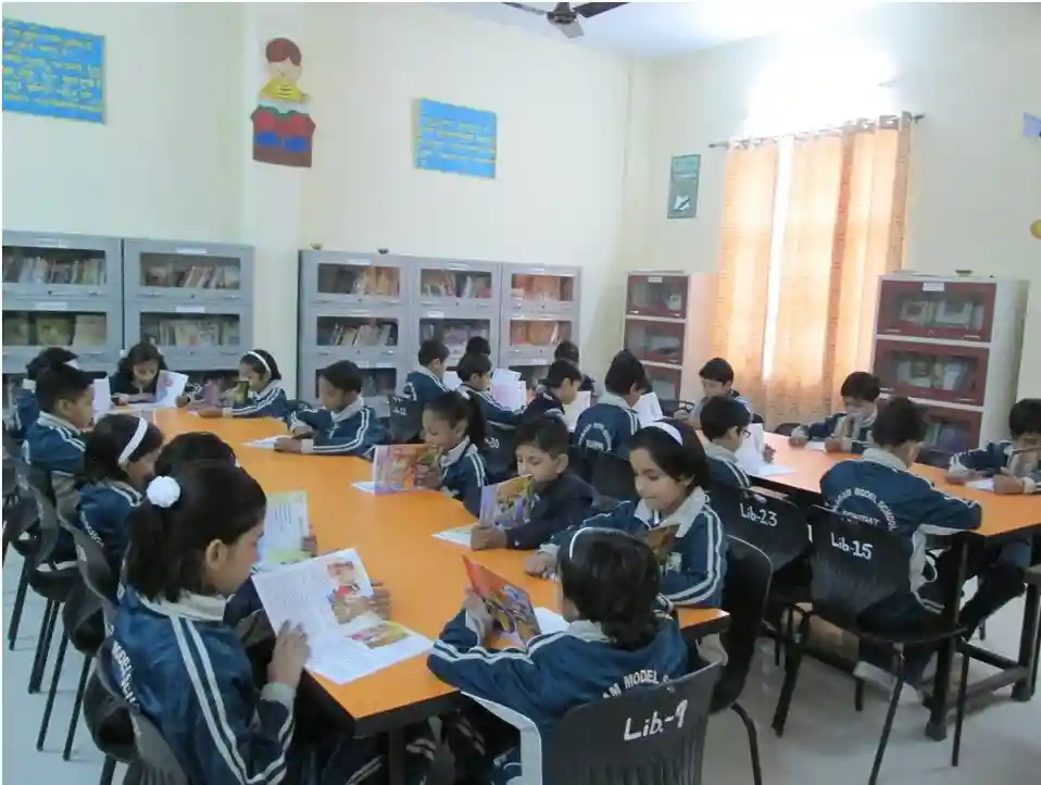 Tika Ram Model School, Thana Darwaja Photos