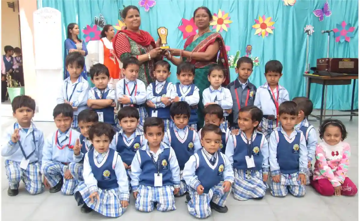 Tika Ram Model School, Thana Darwaja Photos