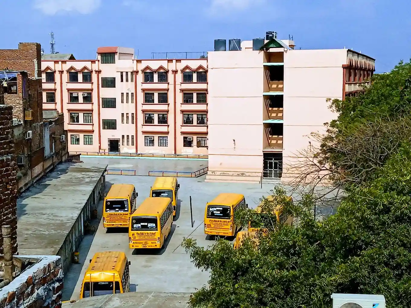 Flora Dale Senior Secondary School, Dilshad Garden Photos