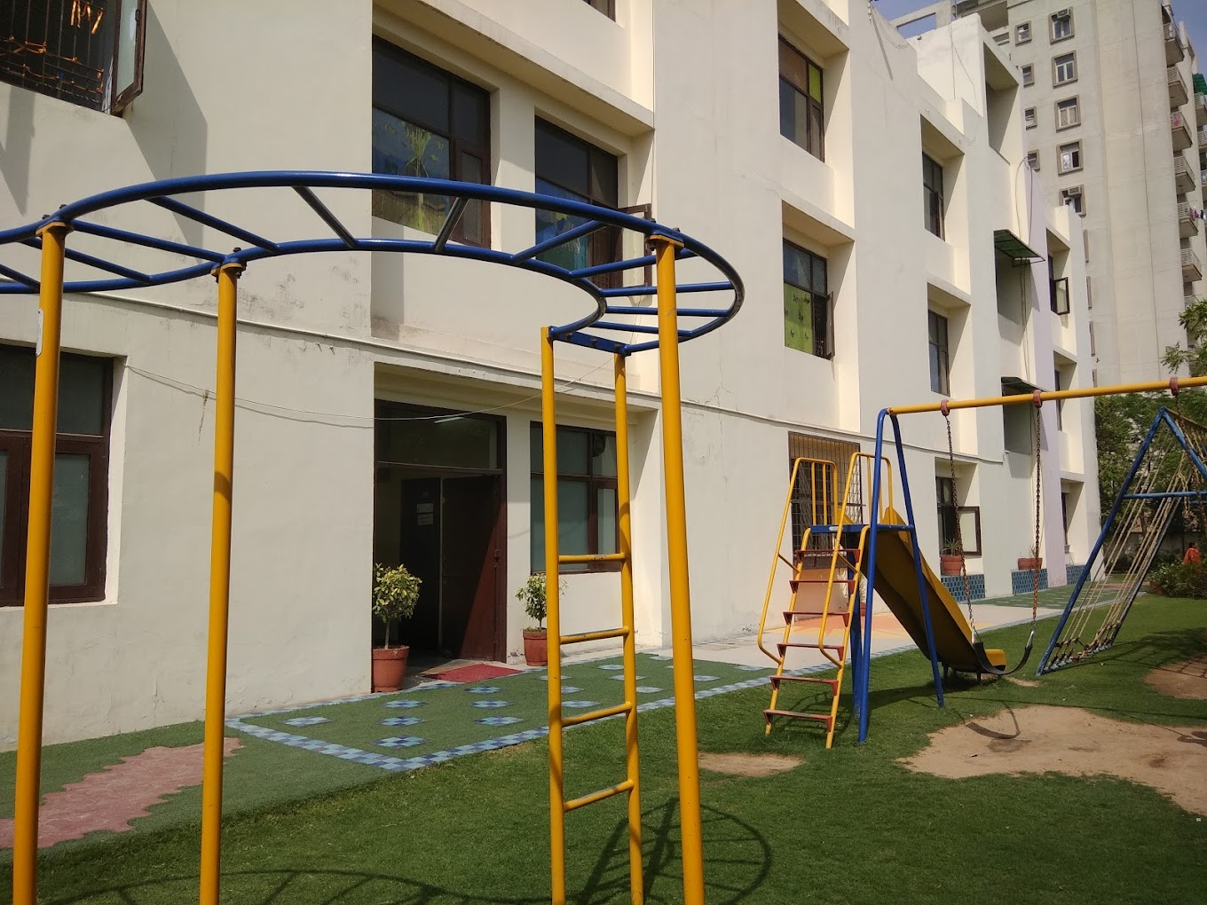 Indus World School, Sector 70 Photos