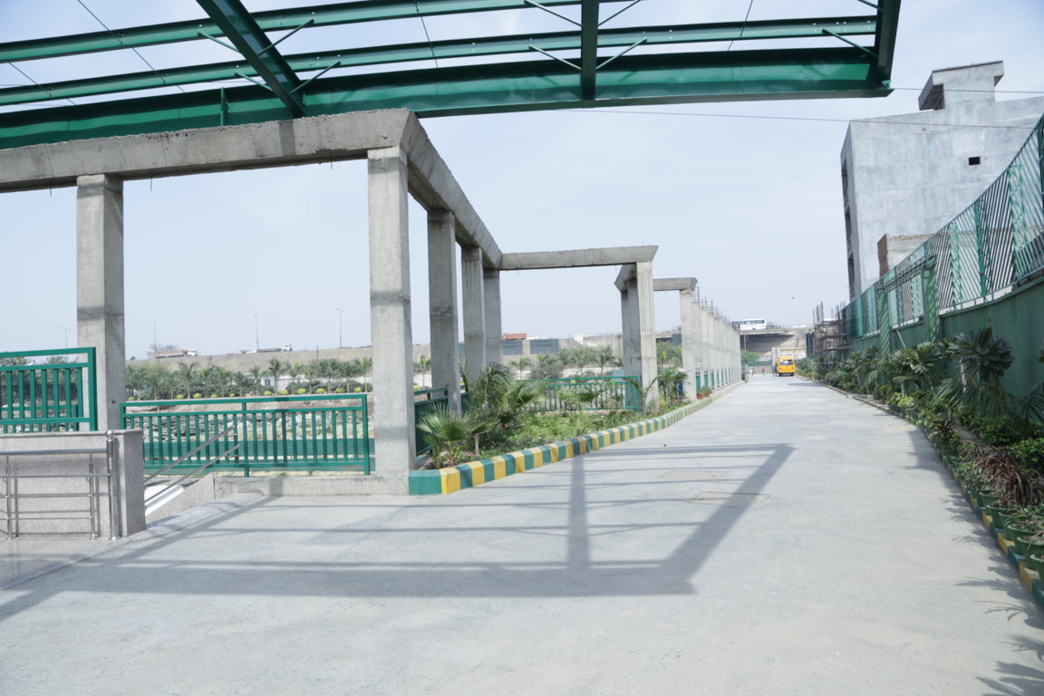 Step Up School, Crossings Republik Photos